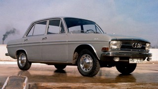 アウディ F103 (1965-1972)：戦後初めてアウディの車名が与えられたモデル | ビークルズ