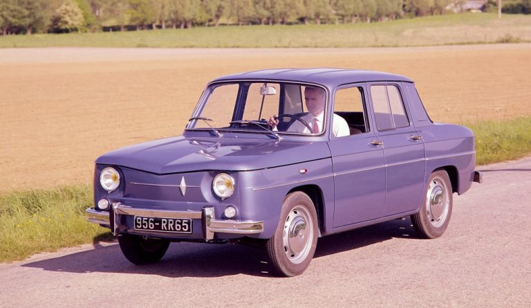 ルノー8 (ユイット 1962-1972)：先進的なメカニズムを採用したドーフィンの後継車種 | ビークルズ